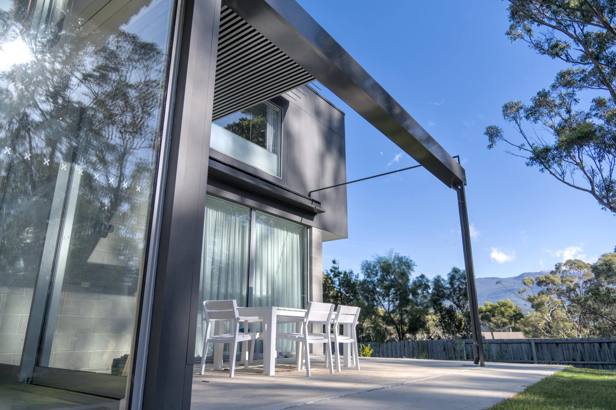 Retractable Opening Roof Systems | LouvreTec Tasmania